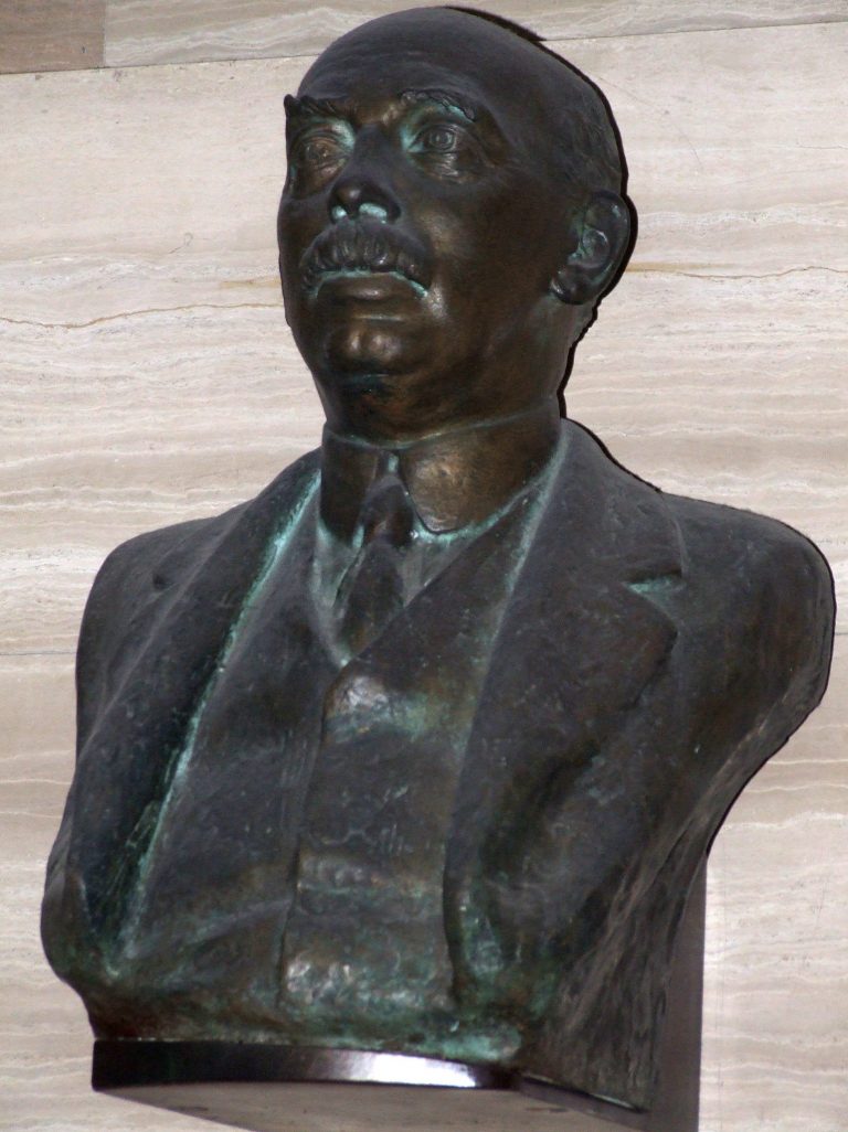 David Davies 75: Internationalist 'Father' of the Temple of Peace ...